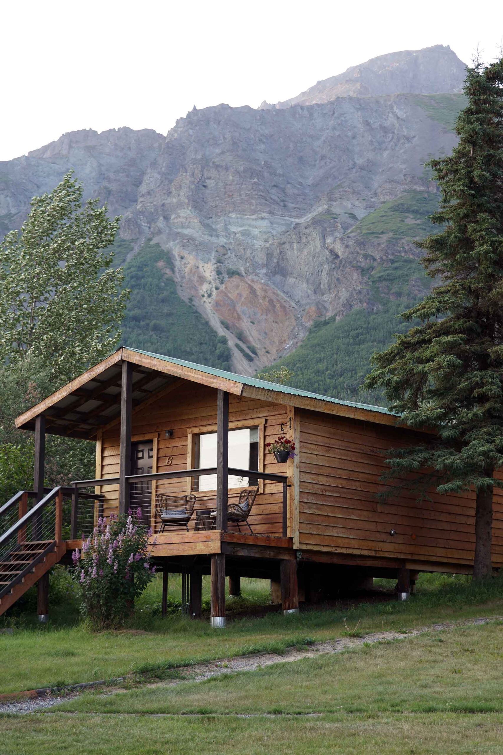 Sheep Mountain Lodge - Accommodations - Alaska Weddings